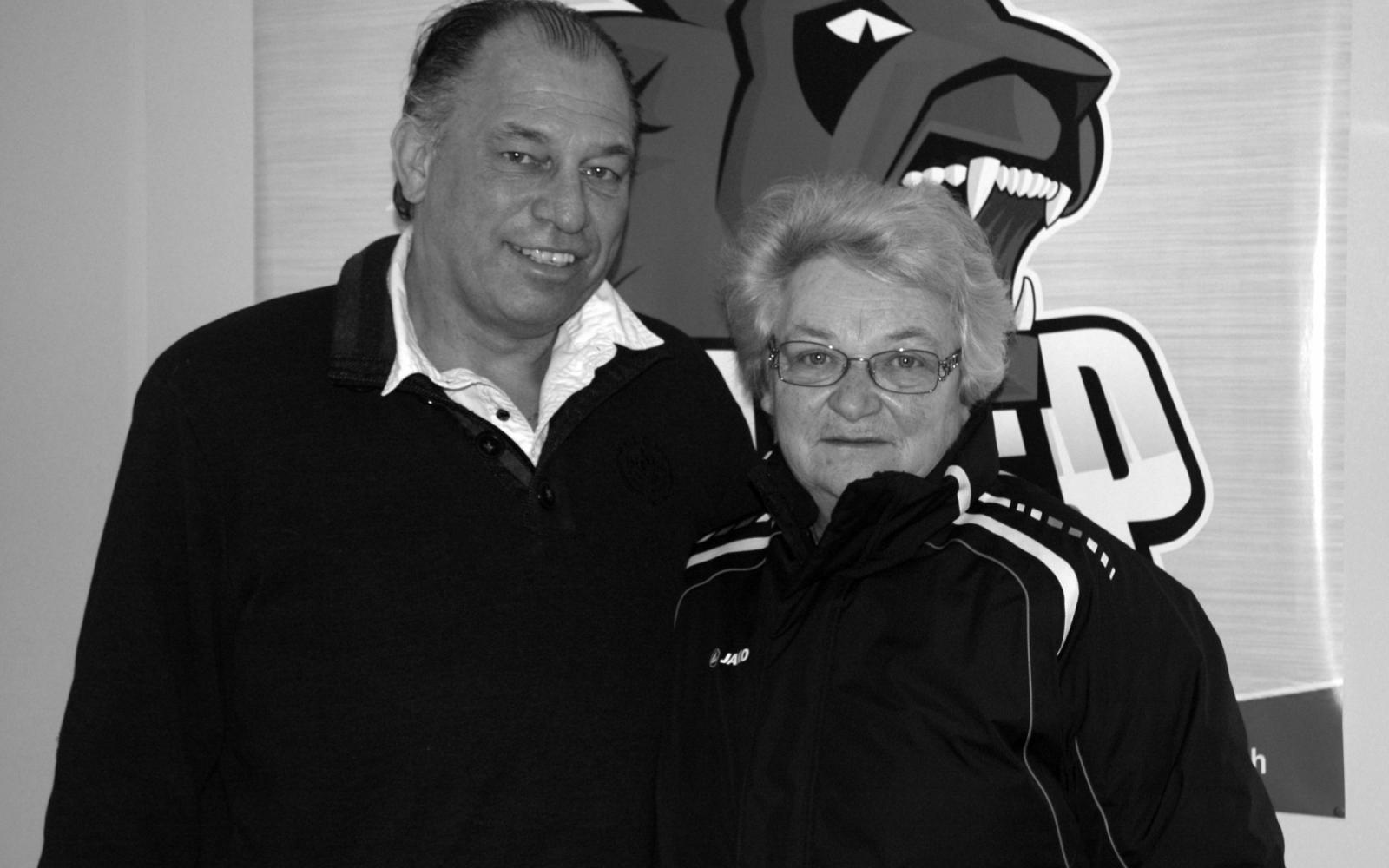 Trainer Kim Collins und Vreny Albrecht (langjährige Helferin) | EHC Visp